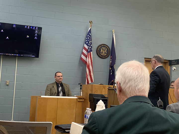 Defense presses Pavelka | News, Sports, Jobs - The Alpena News